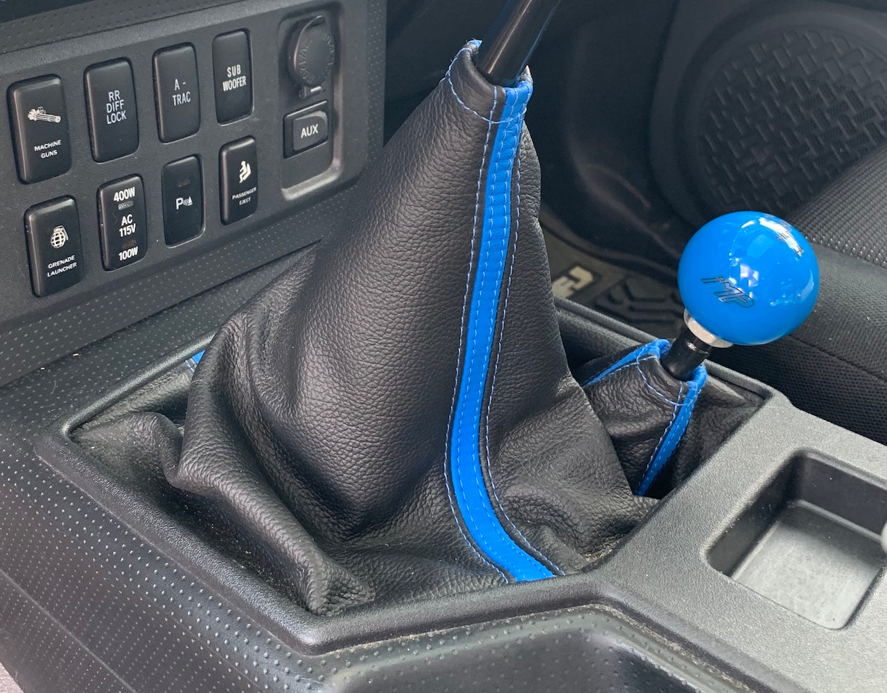2007-15 Toyota FJ Cruiser Shift Boot - Dual | Classic Auto Store Online